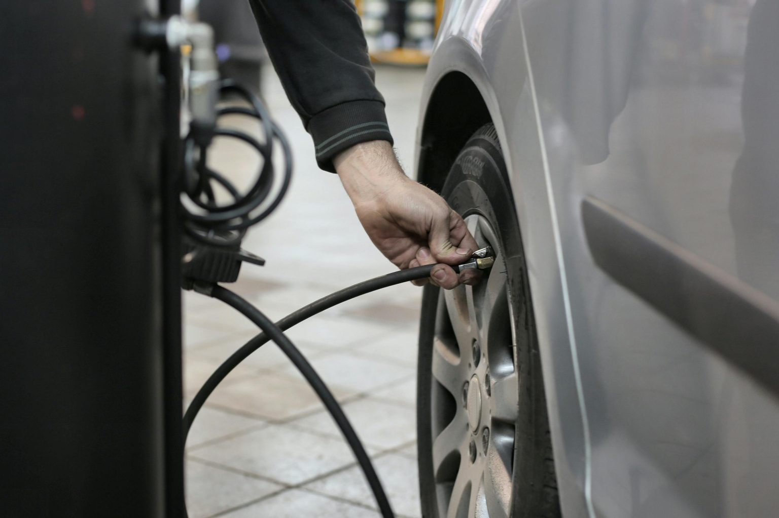 Tyre Pressure Guide: How to Maintain Safe Tyres - Motor Care Tips